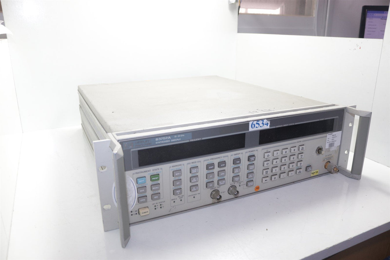 HP Agilent Keysight 83752A Synthesized Sweeper 0.01 - 20 GHZ Tested ...